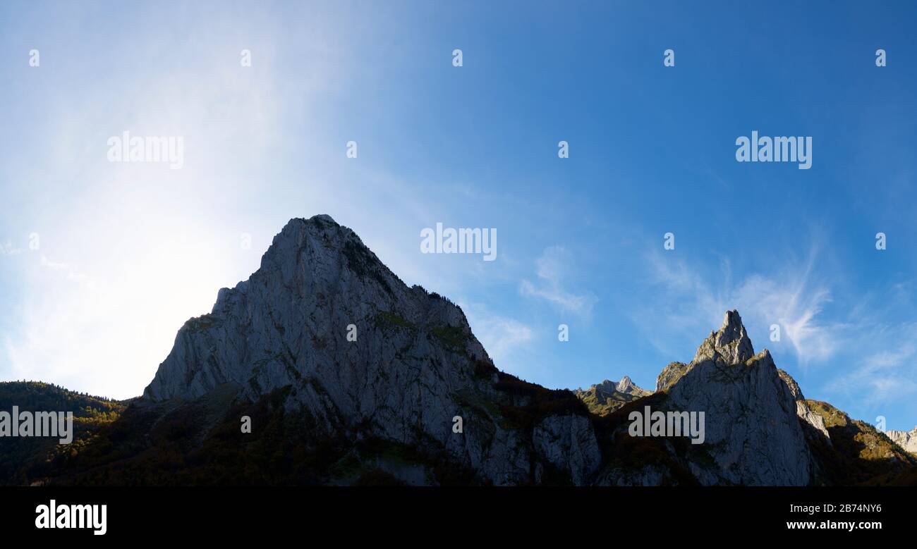 Cirque of lescun hi-res stock photography and images - Alamy