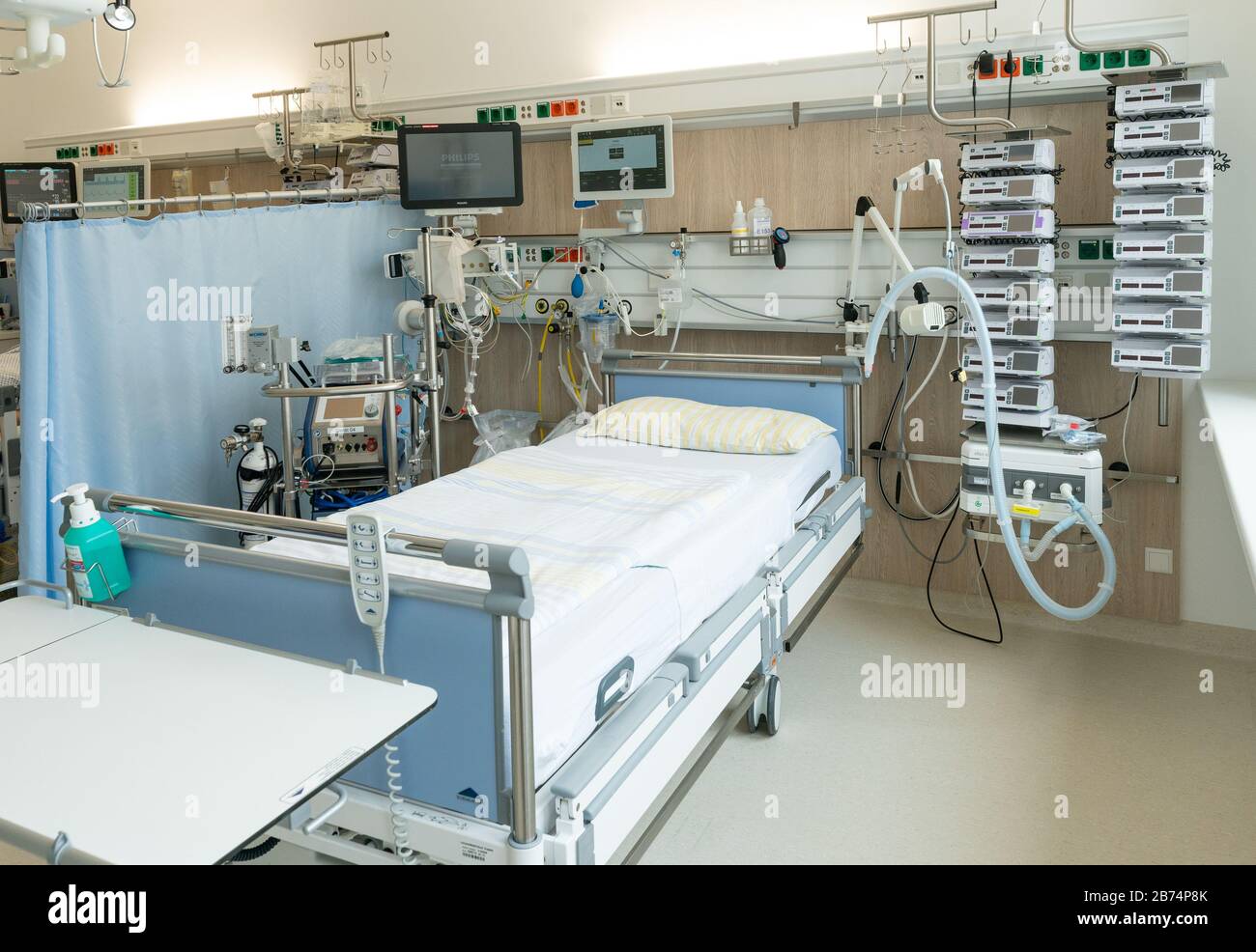 Dresden, Germany. 13th Mar, 2020. An intensive care bed in an intensive ...