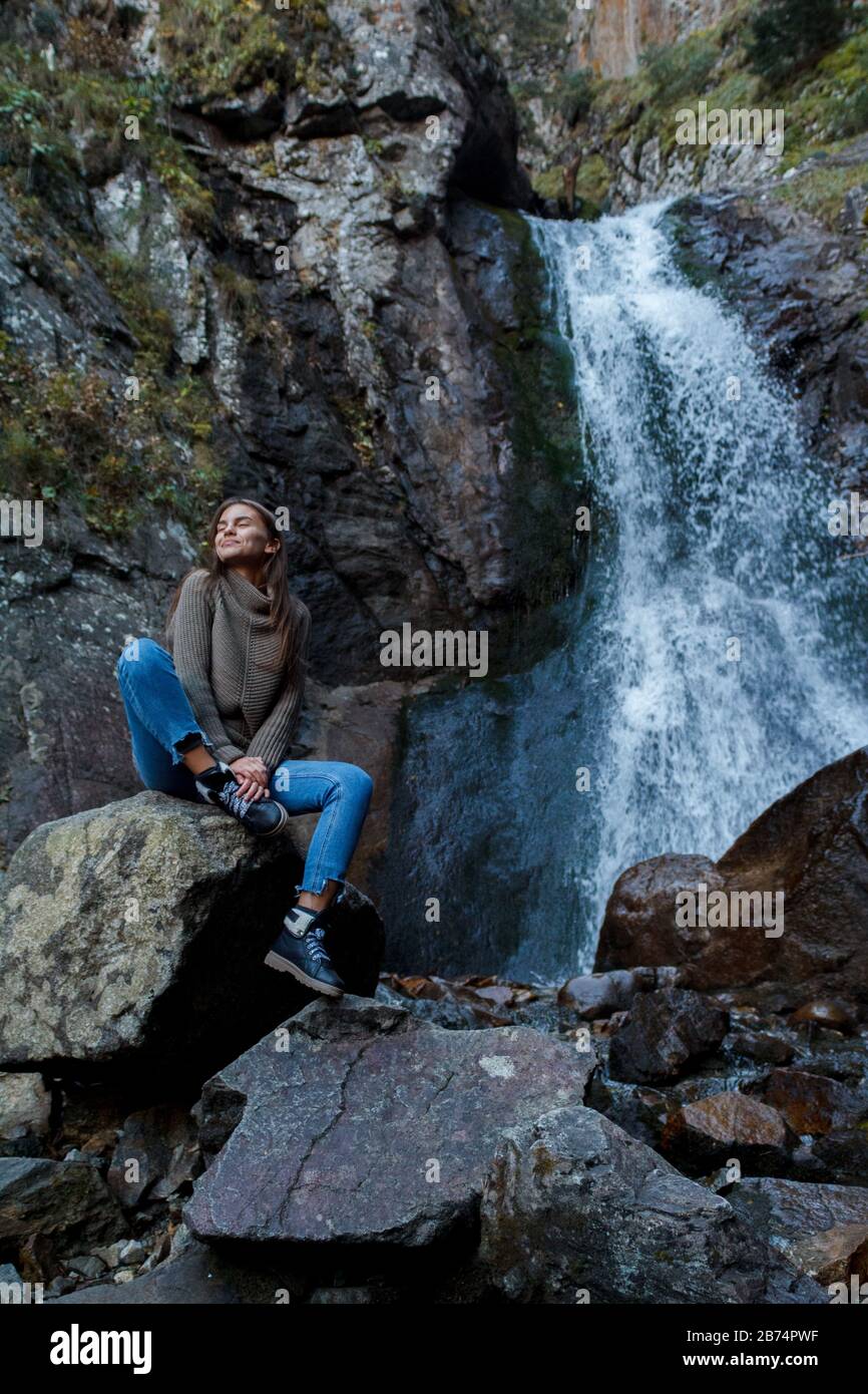 Girl traveler at the waterfall Stock Photo - Alamy