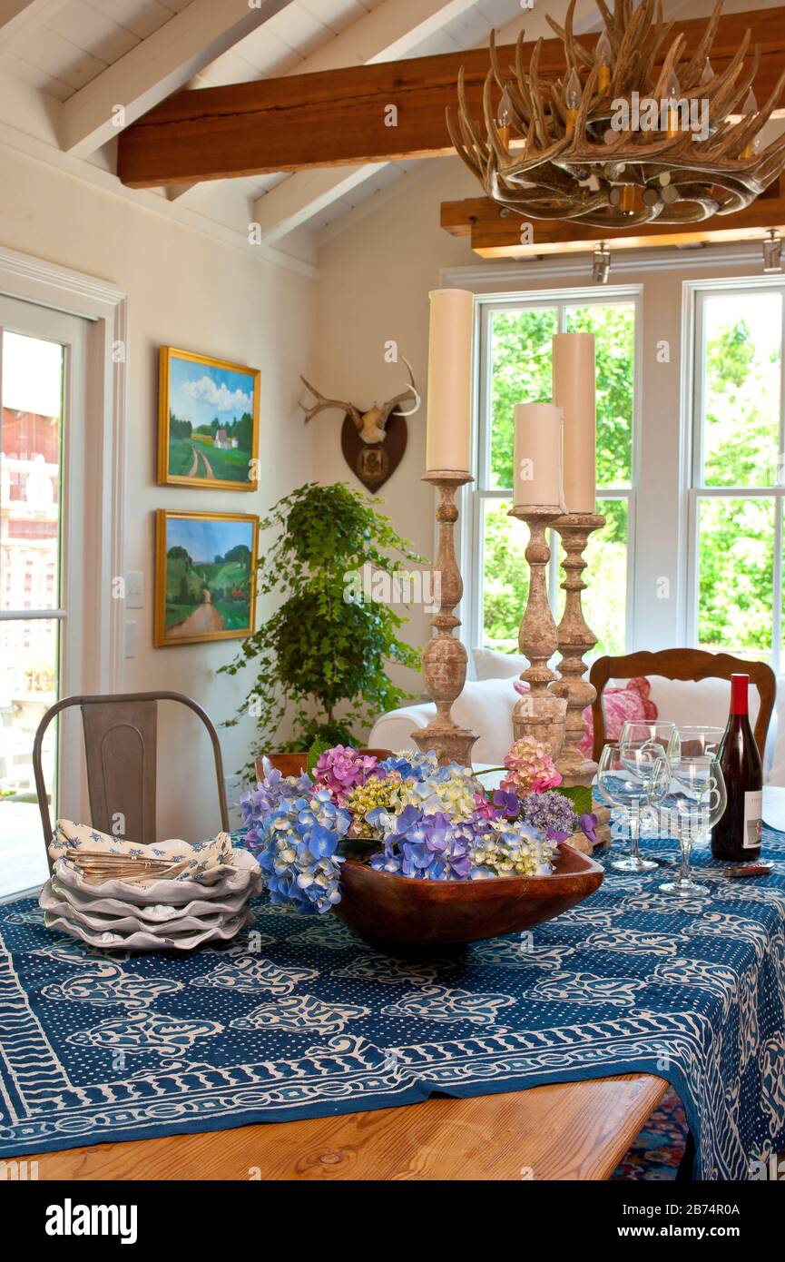Cottage style Dining room Stock Photo - Alamy