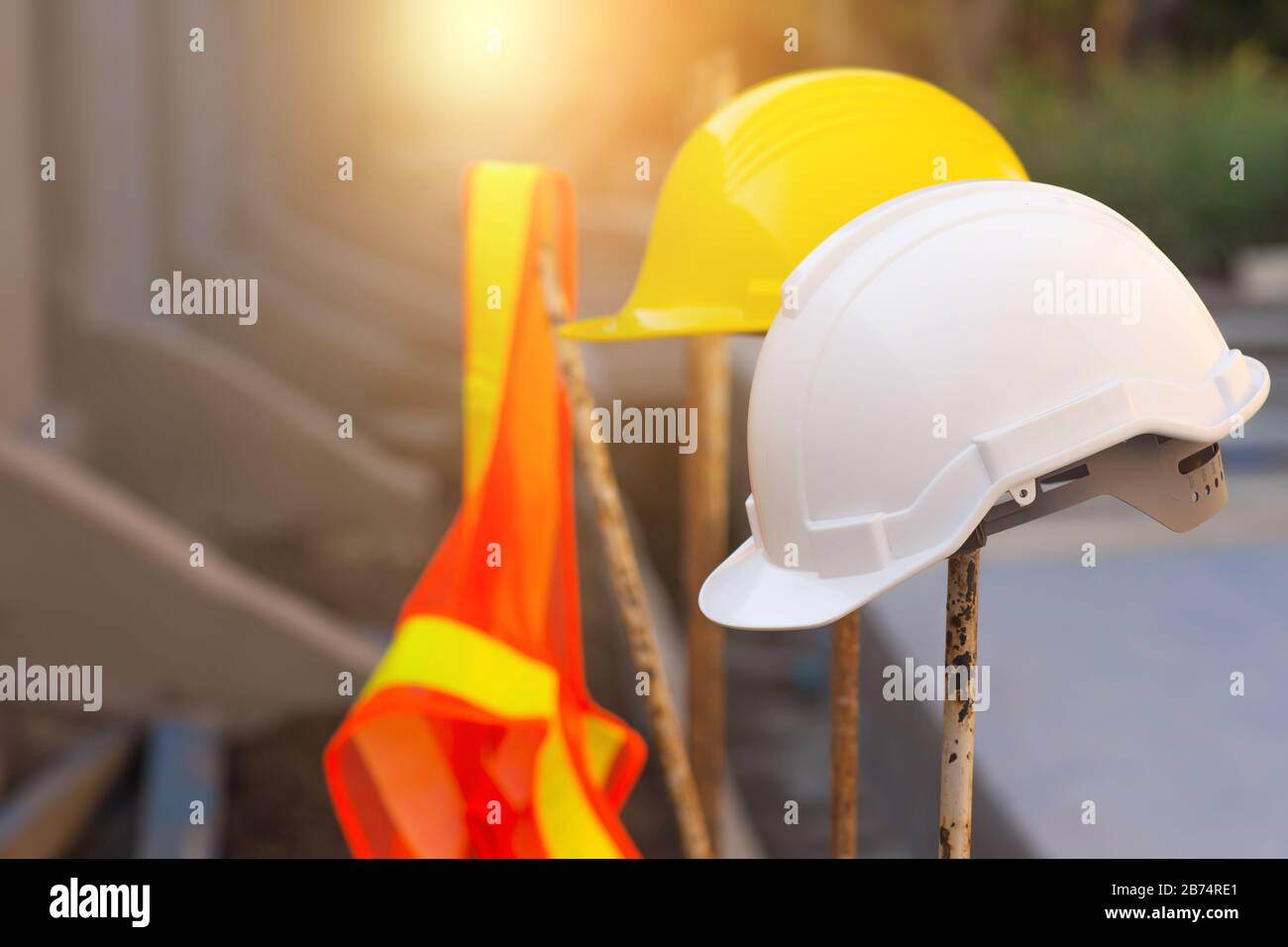 Hard hat safety at Construction building site Stock Photo - Alamy