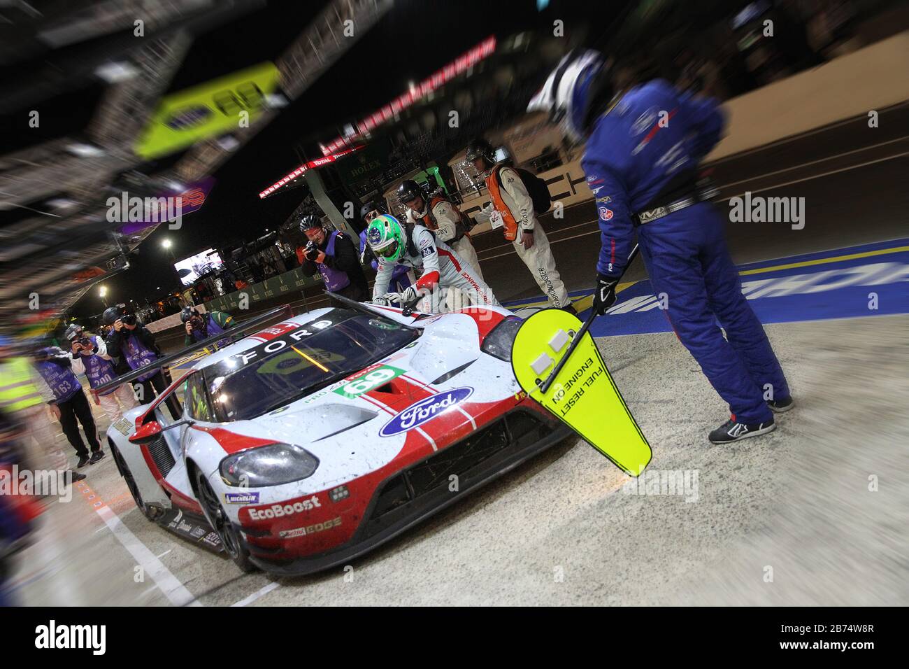 Pit stop during the 2019 le mans 24 hrs Stock Photo - Alamy