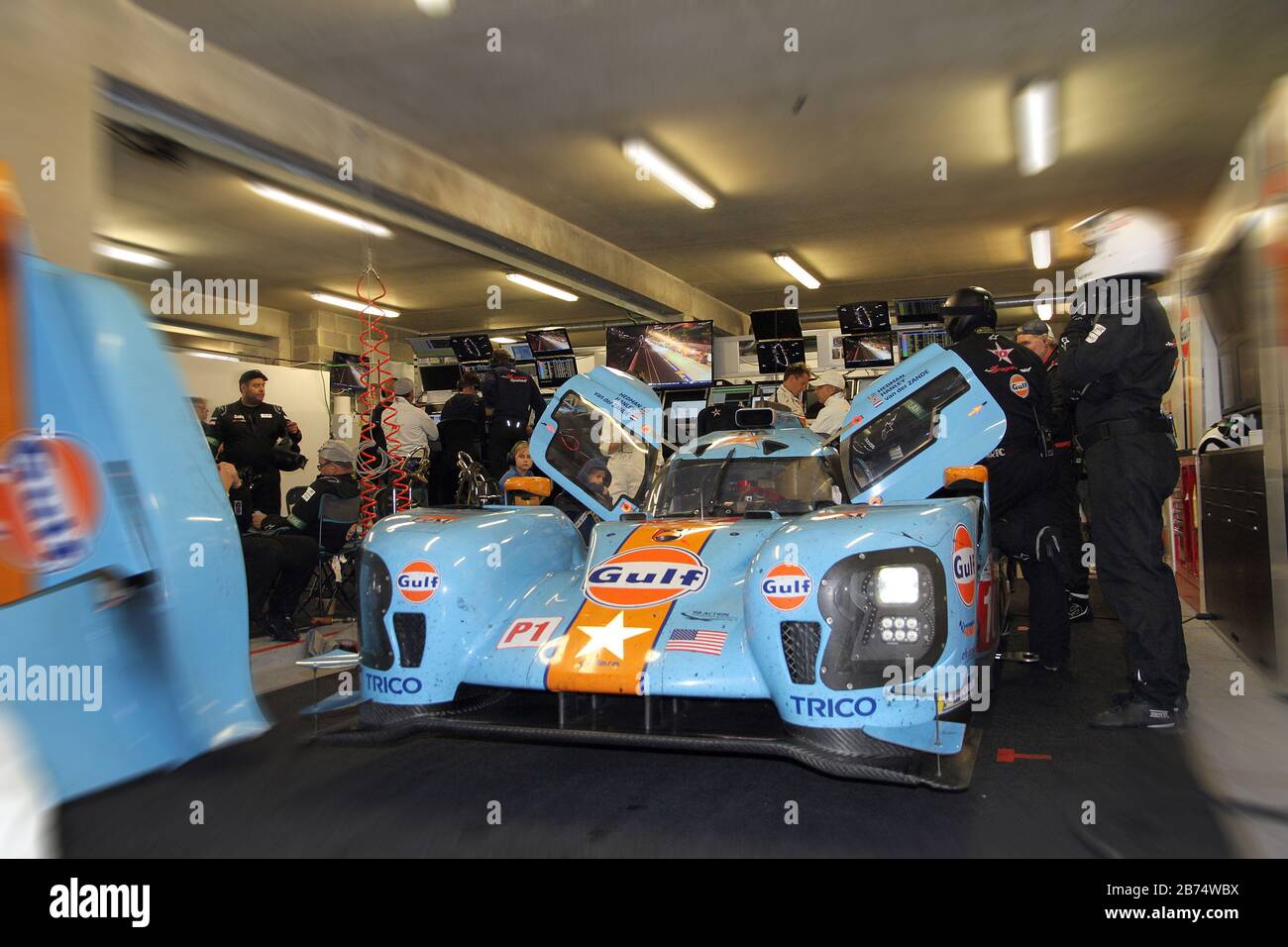 Pit stop during the 2019 le mans 24 hrs Stock Photo - Alamy