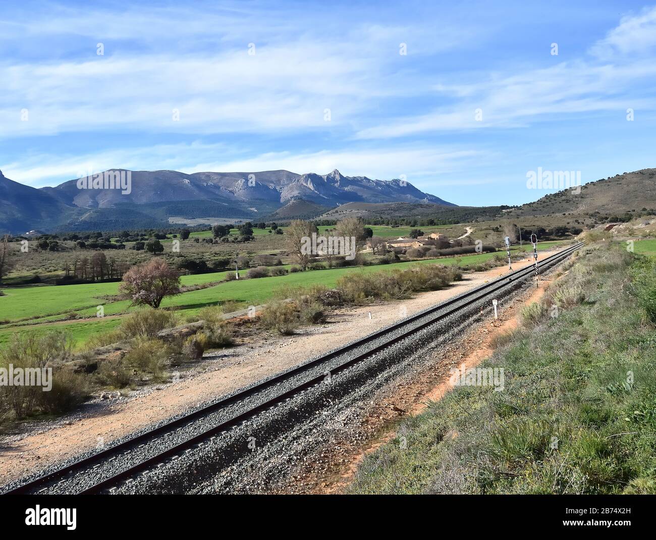 Abandoned railroad crossing sign hi-res stock photography and images ...