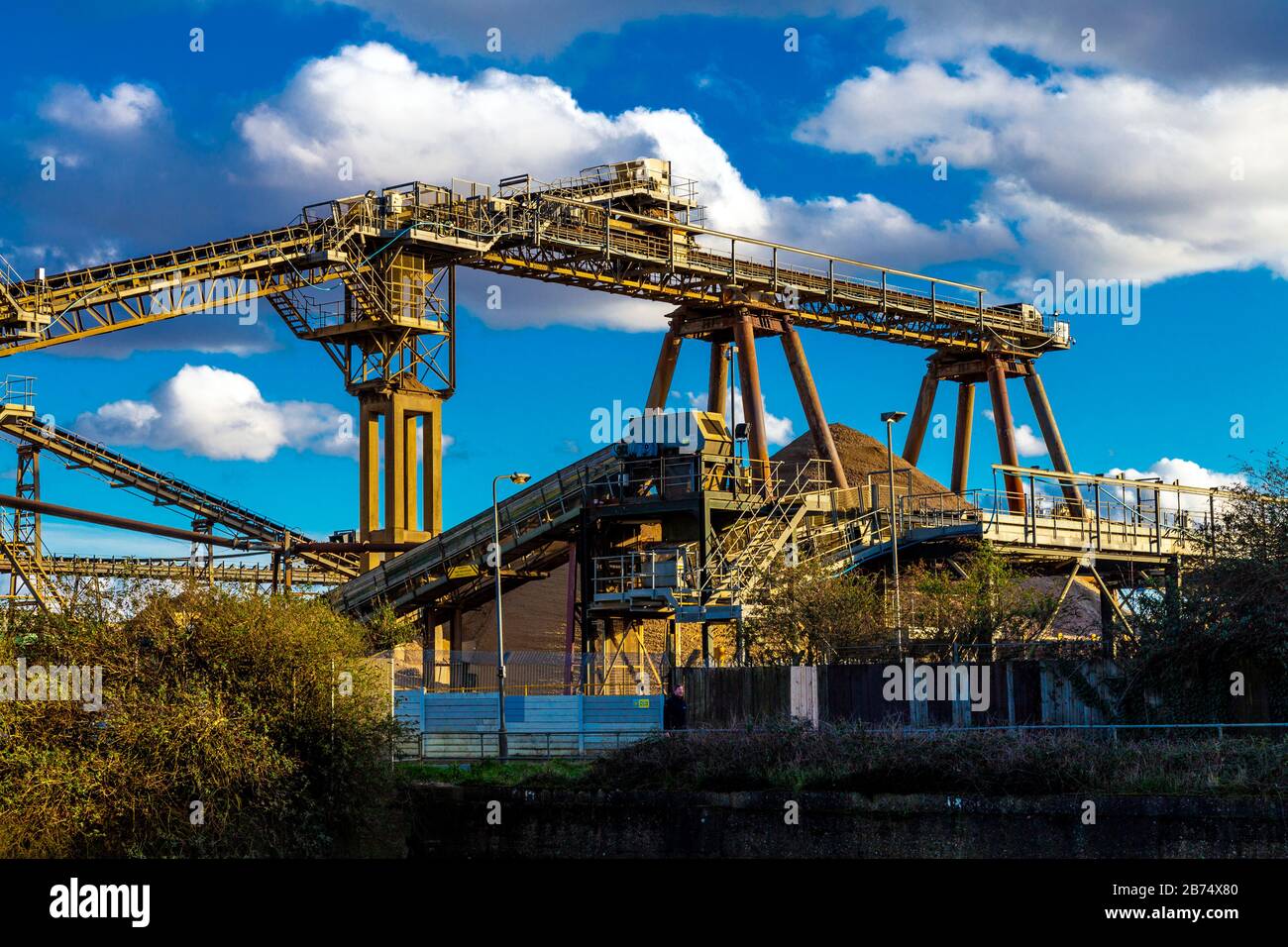 Concrete building london hi-res stock photography and images - Alamy