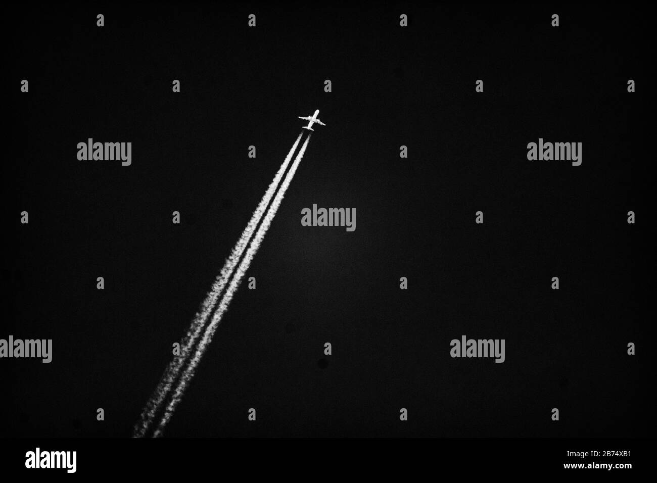 Jet flying leaving smoke Black and White Stock Photos & Images - Alamy