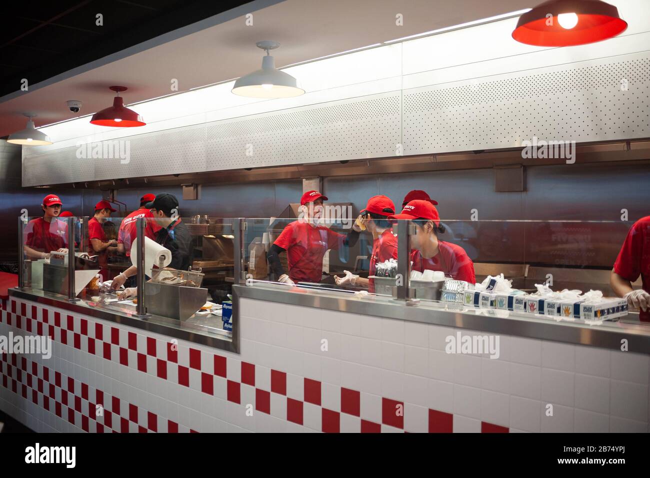 Five guys restaurant kitchen hi-res stock photography and images - Alamy