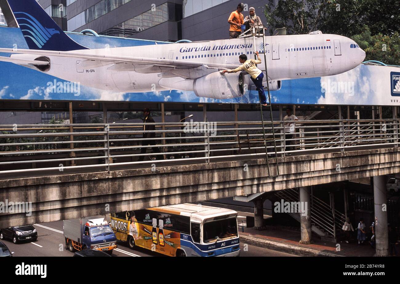 08.08.2009, Jakarta, Indonesia, Asia - Workers are cleaning an ...