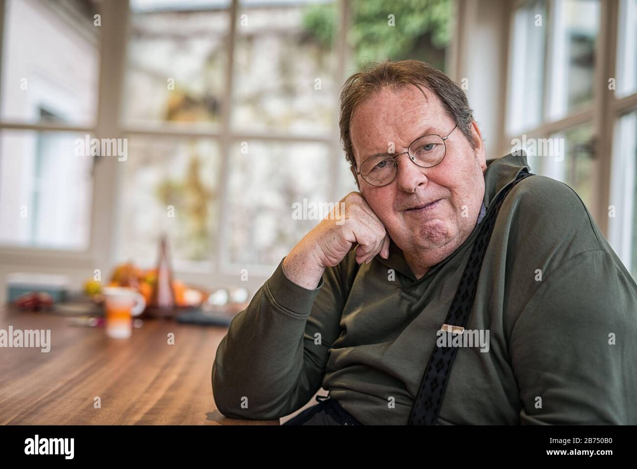 The cabaret artist and actor Ottfried Fischer in his house in Passau ...