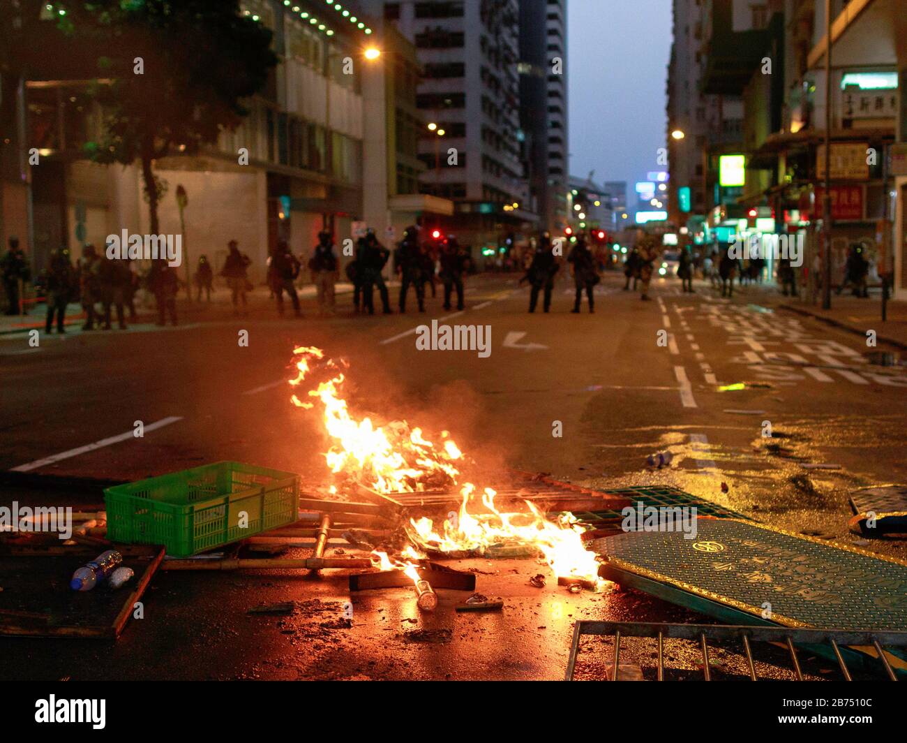 Disperse crowd hi-res stock photography and images - Alamy