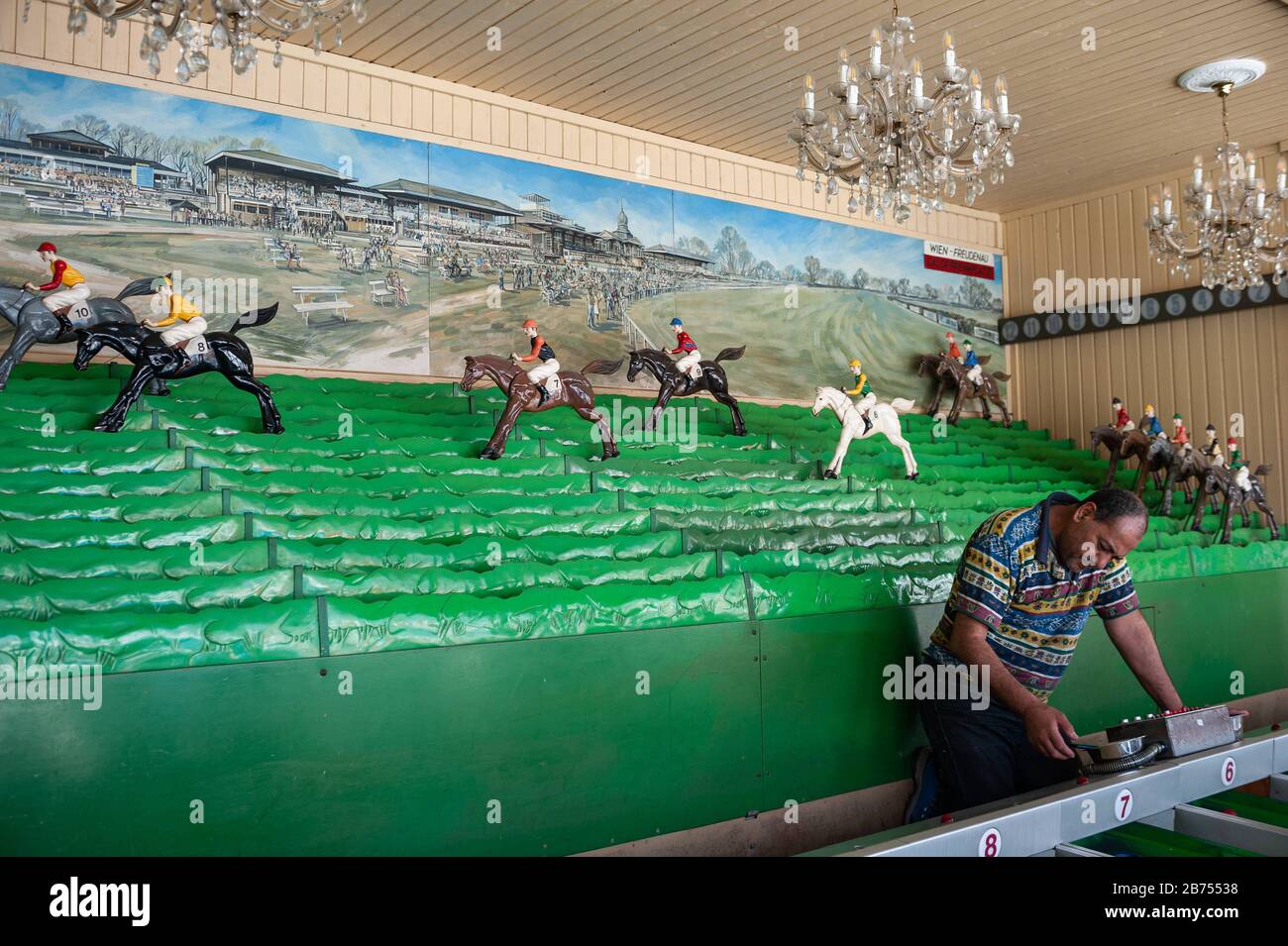 Horse race game fun fair hi-res stock photography and images - Alamy