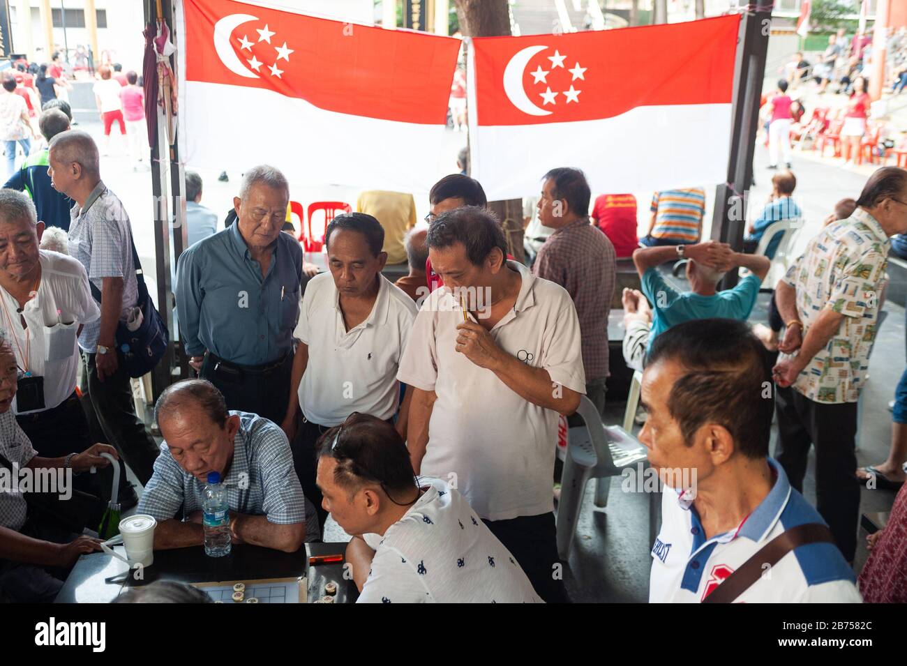 11.08.2018, Singapore, Republic of Singapore, Asia - Men play Chinese ...