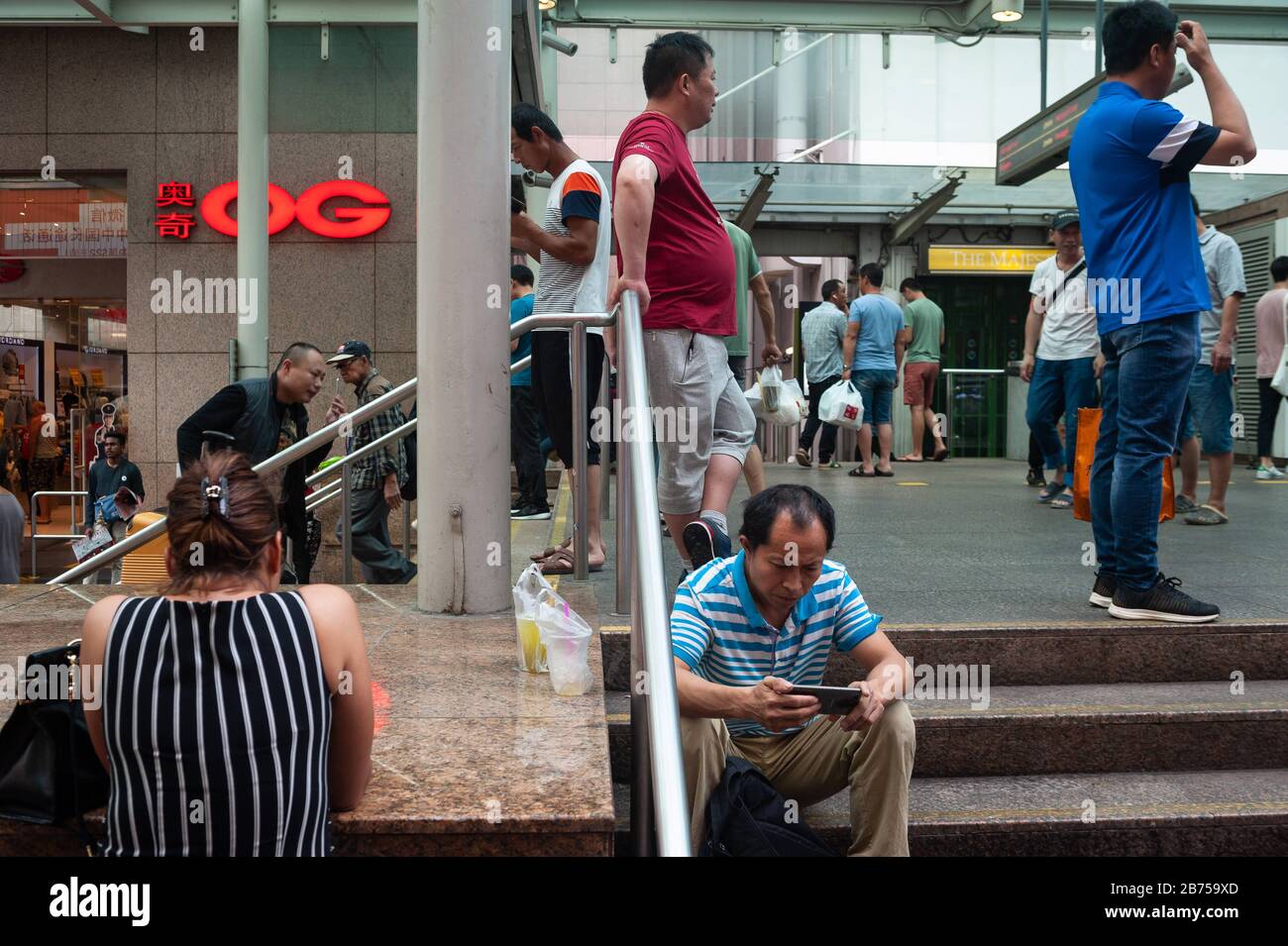 24.02.2019, Singapore, Republic of Singapore, Asia - People cavort in ...