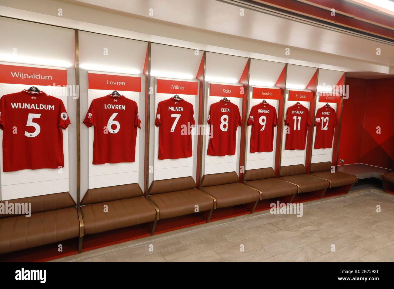Liverpool fc football club team hi-res stock photography and images - Alamy