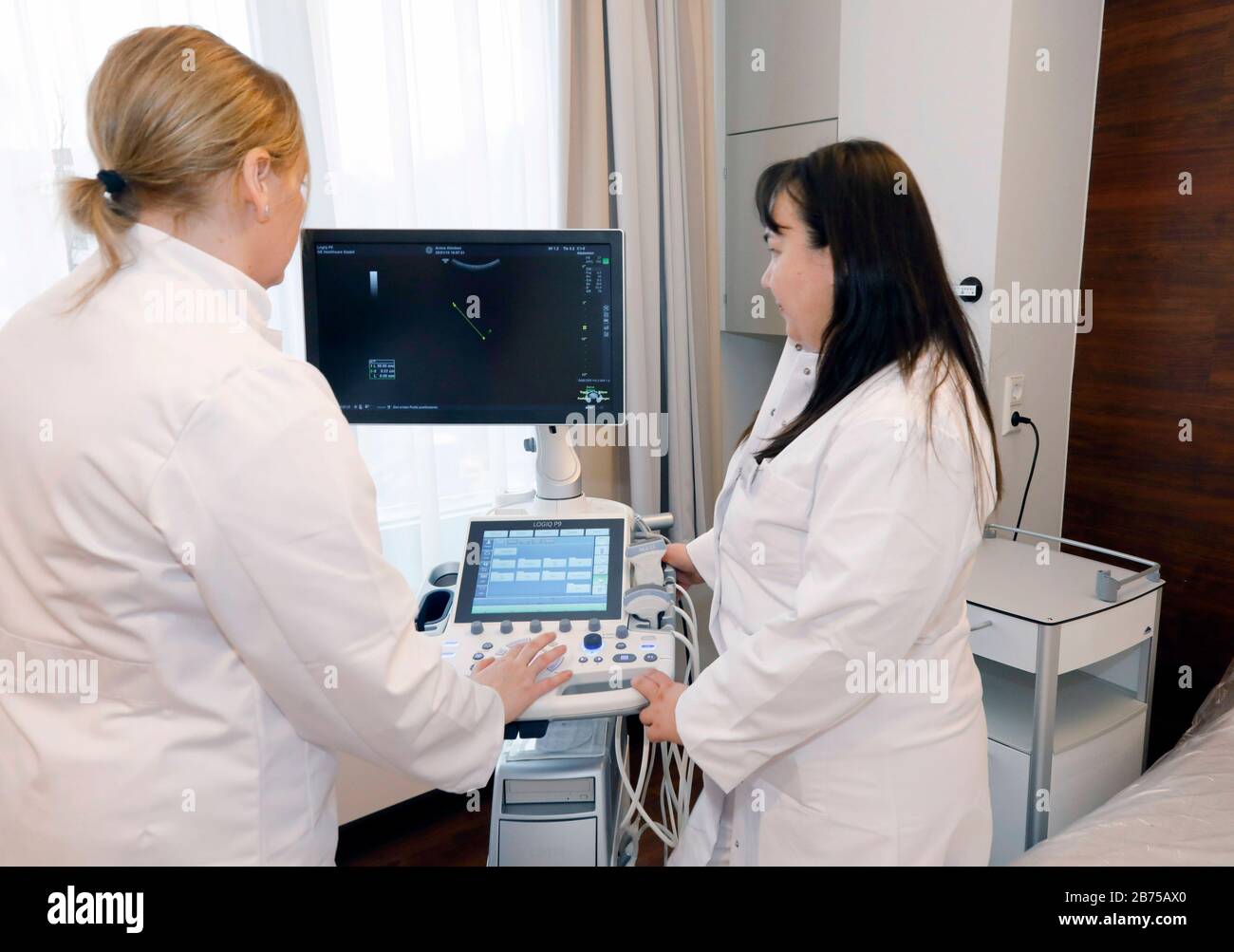 Female geriatric hi-res stock photography and images - Alamy