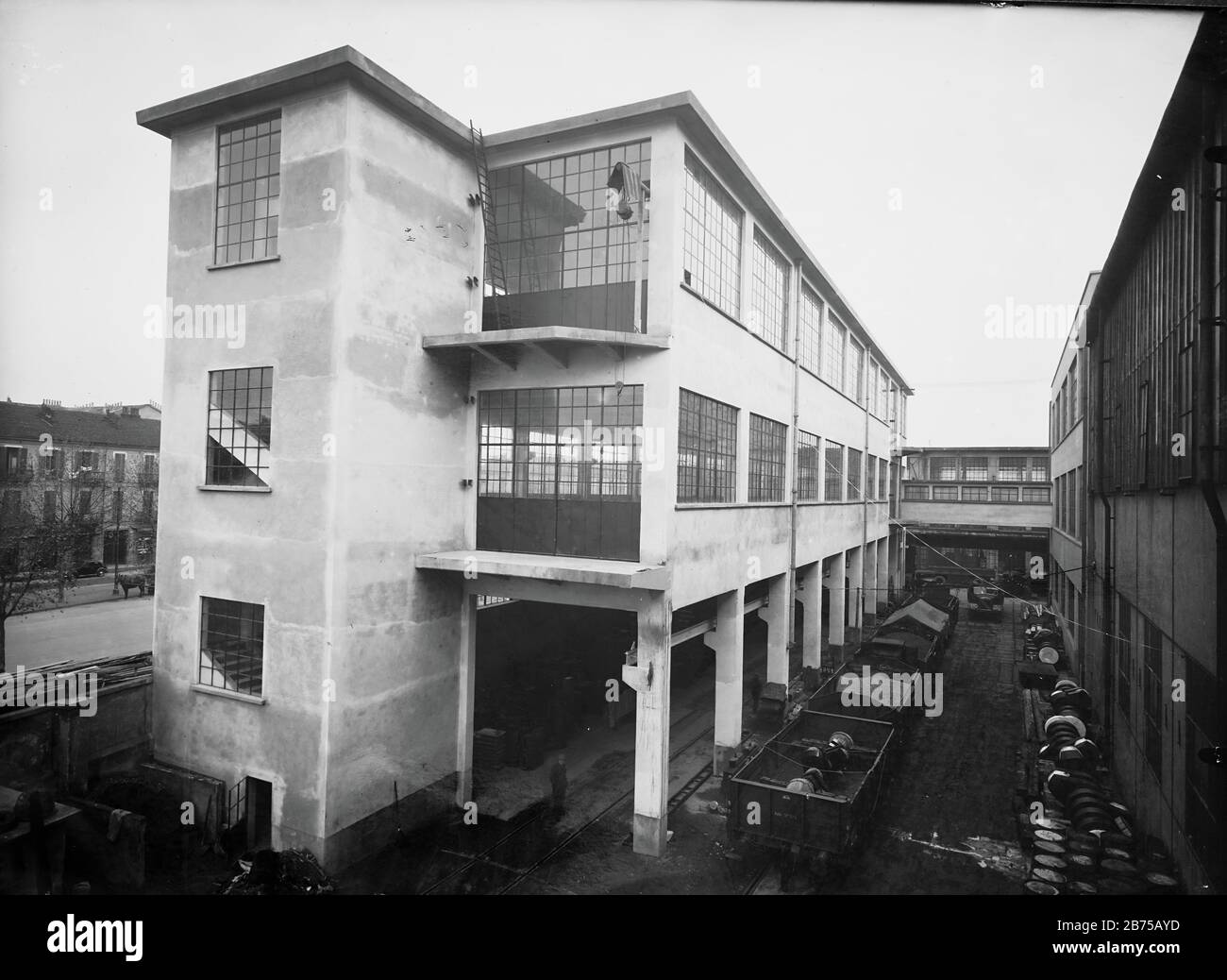 Fabbrica building hi-res stock photography and images - Alamy