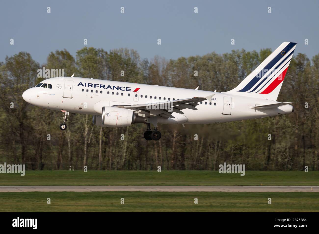 Airbus a318 engine hi-res stock photography and images - Alamy