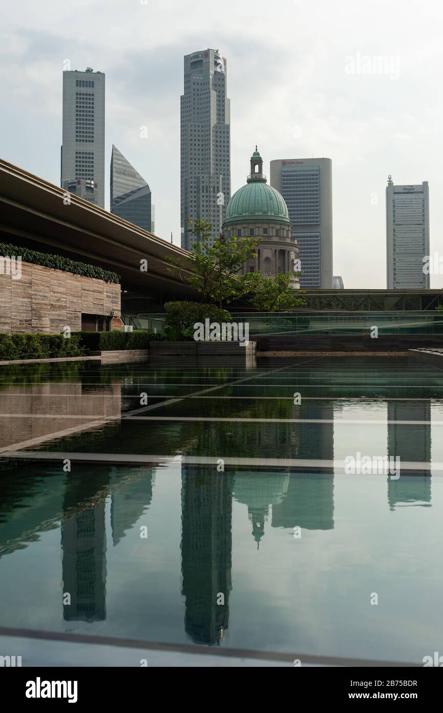 Raffles city roof garden hi-res stock photography and images - Alamy