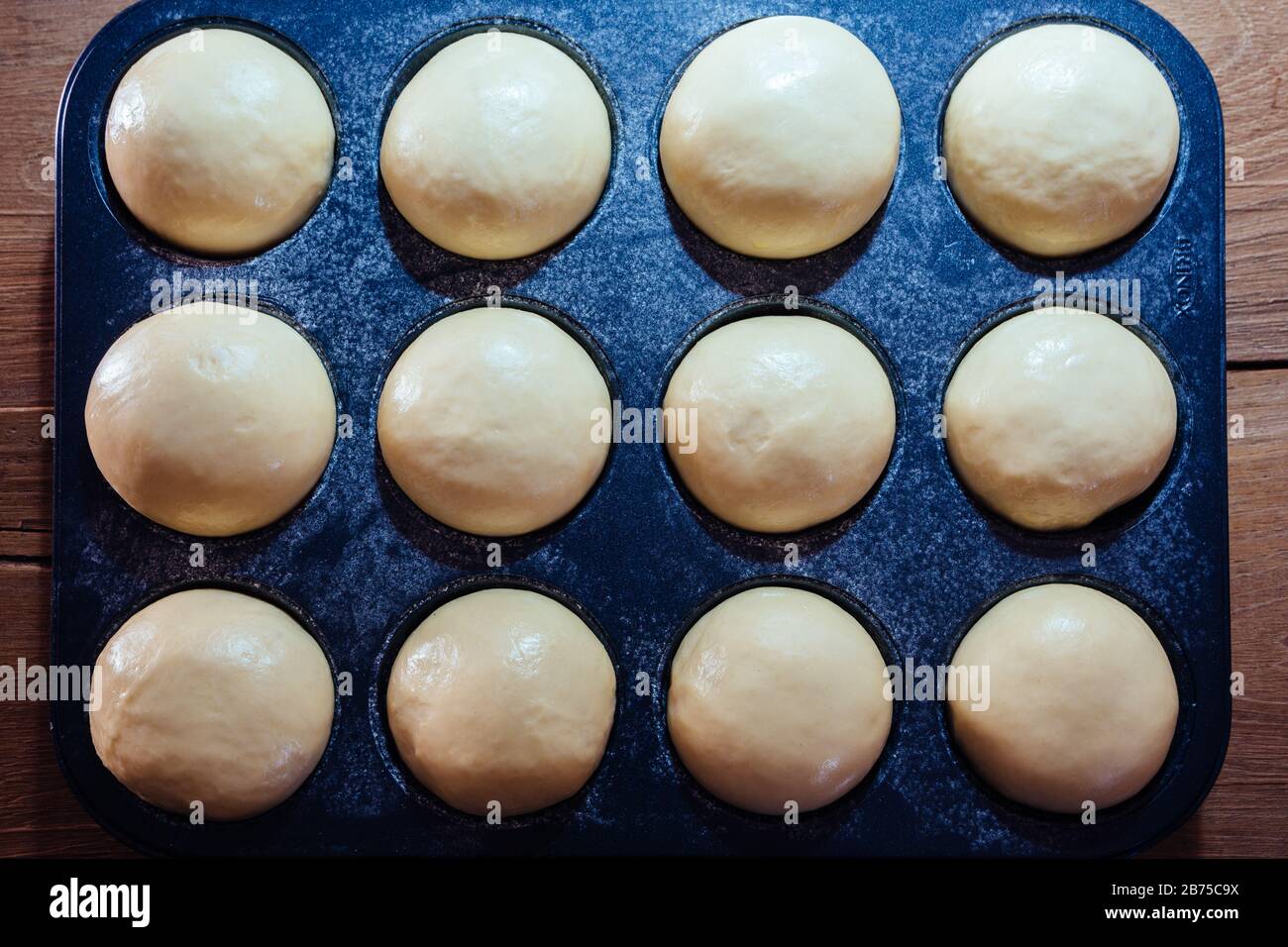 Homemade unbaked slider buns in round 12-cavity muffin pan Stock Photo ...