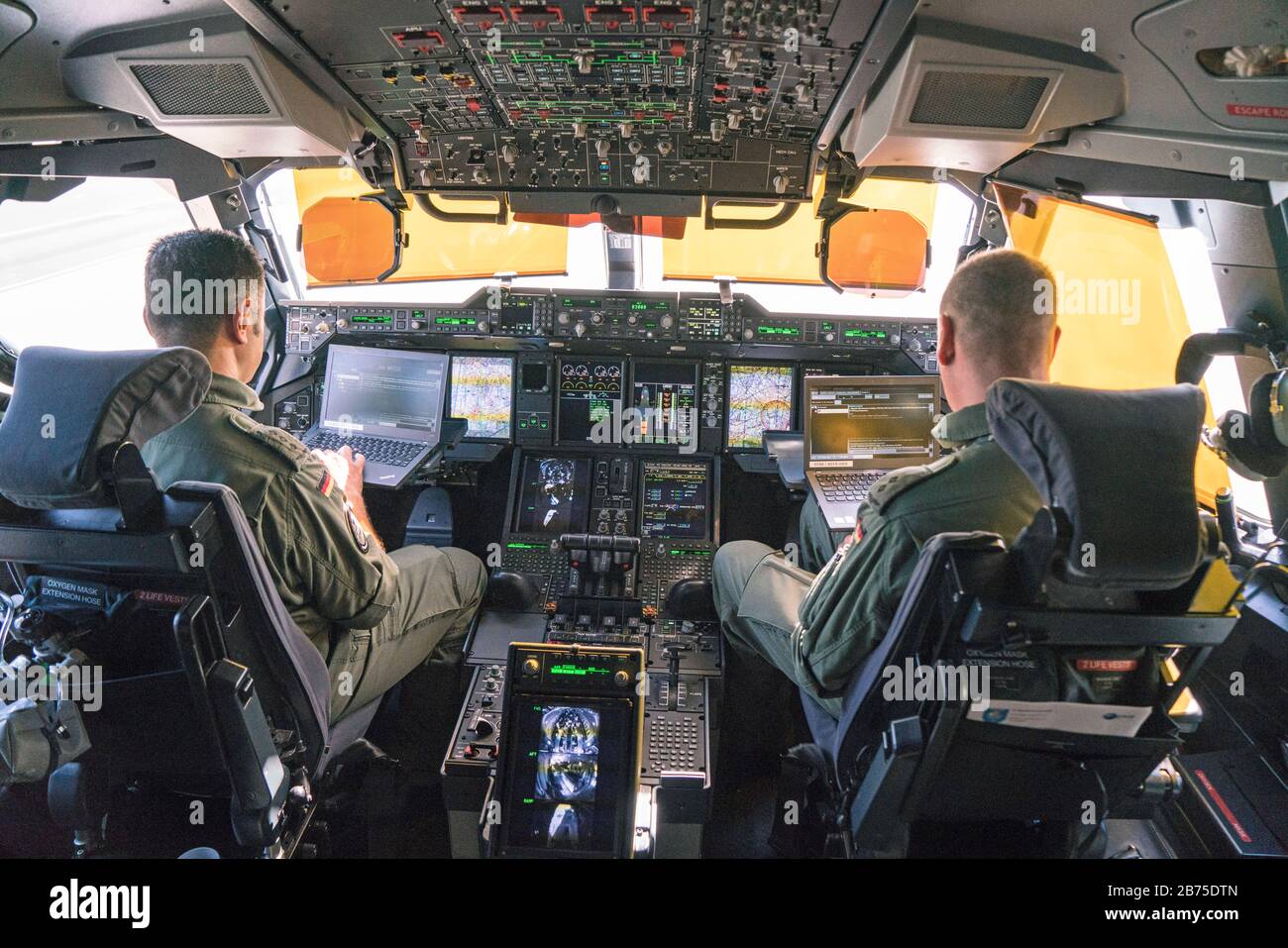 Airbus a400m cockpit hi-res stock photography and images - Alamy