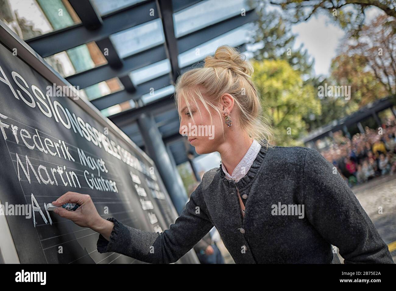 Lena Rödl writes the names of the main actors of the Oberammergau ...