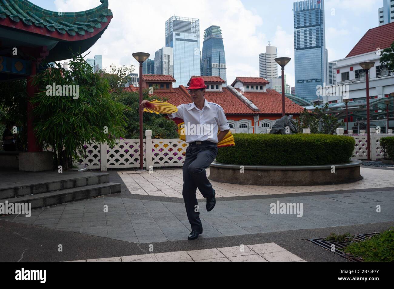 06.07.2018, Singapore, Republic of Singapore, Asia - A man performs a ...