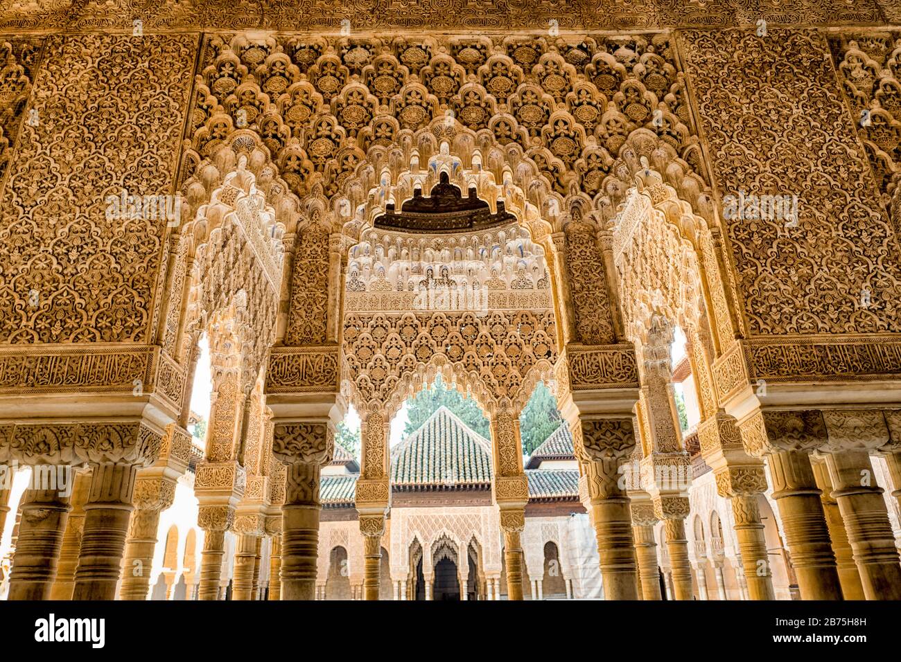 Alhambra style patterns hi-res stock photography and images - Alamy