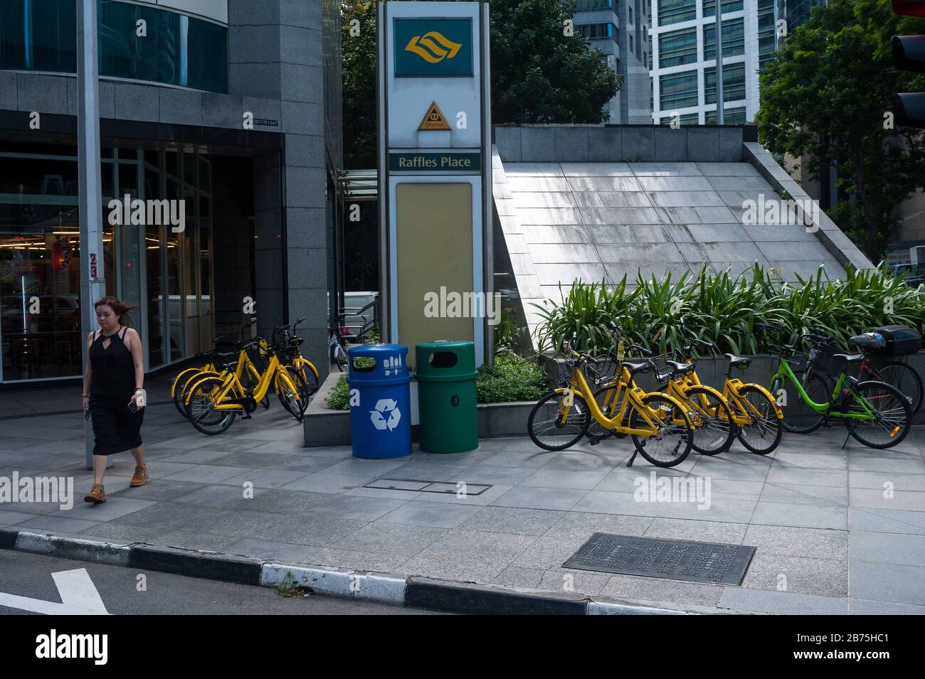 22.03.2018, Singapore, Republic of Singapore, Asia - Lending wheels on ...