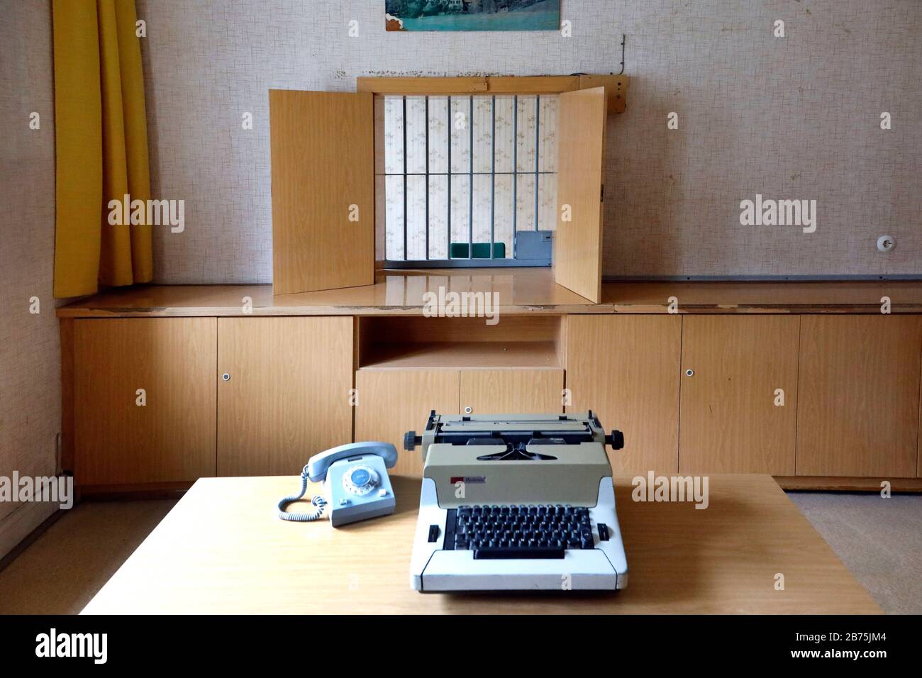 Prison typewriter hi-res stock photography and images - Alamy