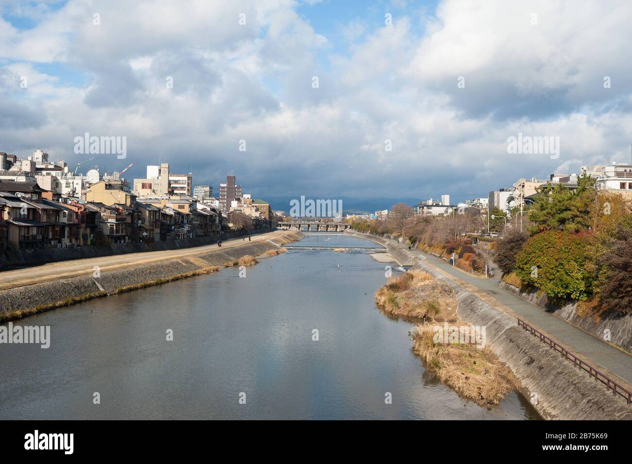 Cityscape kyoto kamo river hi-res stock photography and images - Alamy