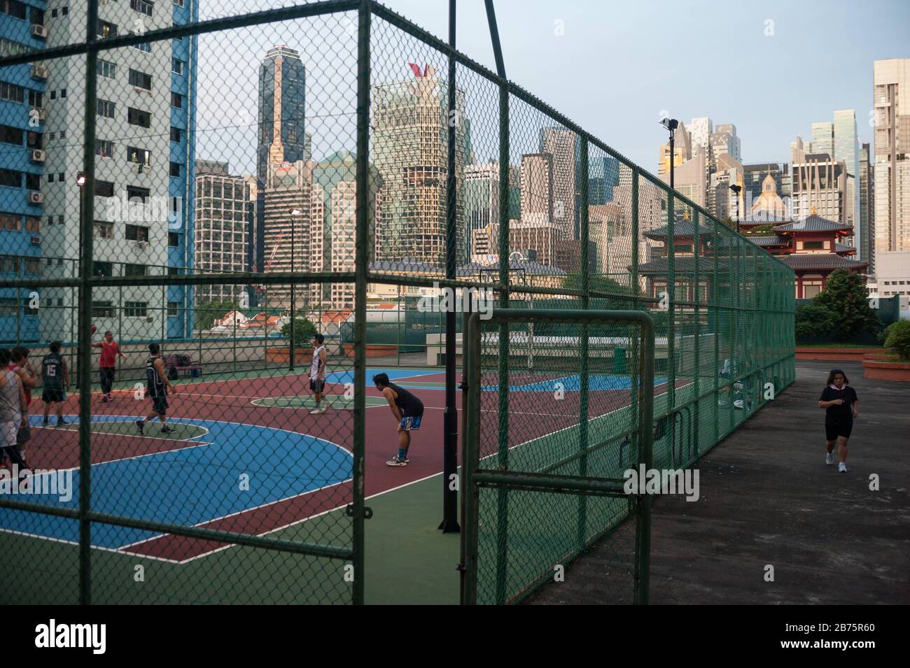 Basketball court outdoor chinatown hi-res stock photography and images ...