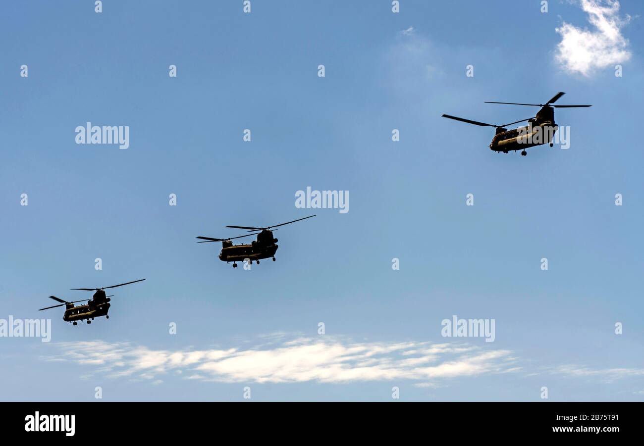 Chinook aircraft hi-res stock photography and images - Alamy