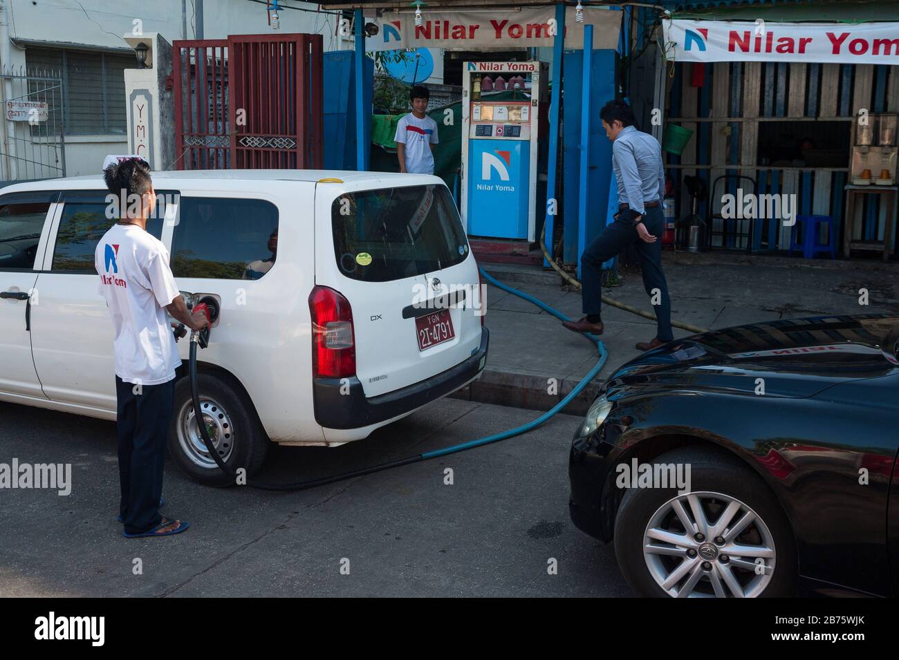 Oil and gas in myanmar hi-res stock photography and images - Alamy