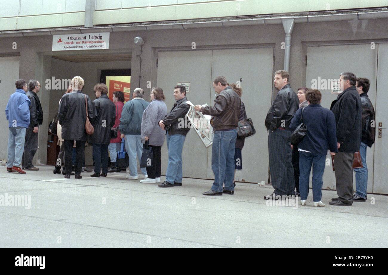 Unemployment queue hi-res stock photography and images - Alamy
