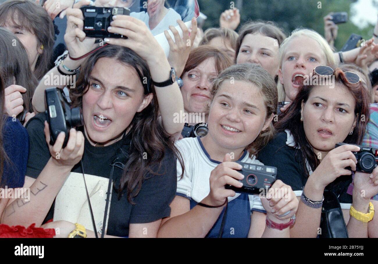 Girls scream concert hi-res stock photography and images - Alamy