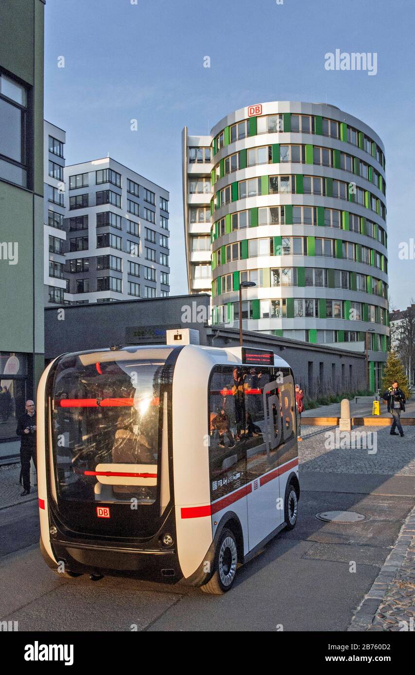 Autonomous shuttle bus hi-res stock photography and images - Alamy