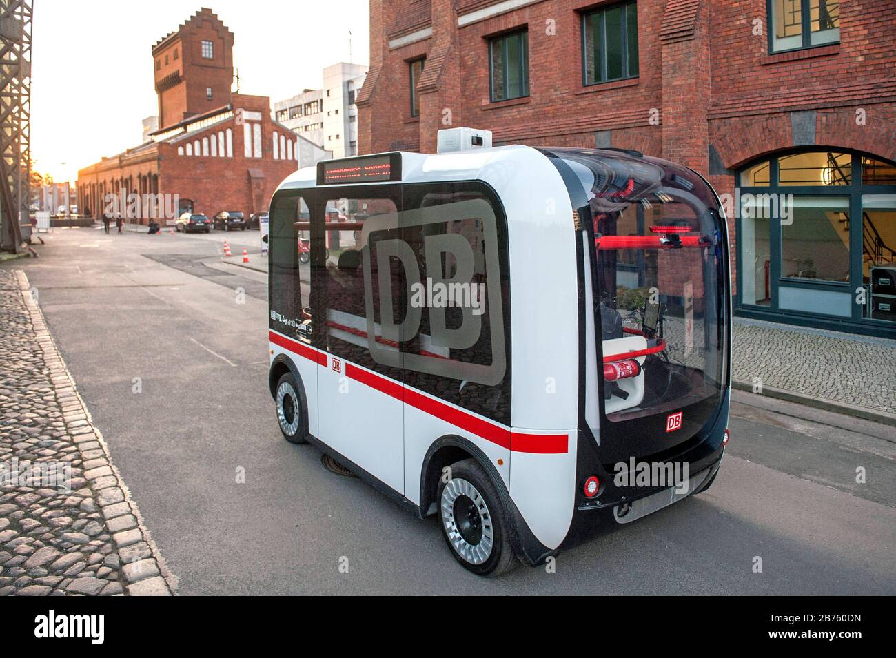 Autonomous shuttle bus hi-res stock photography and images - Alamy