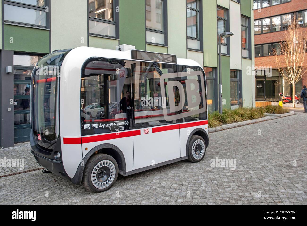 Autonomous shuttle bus hi-res stock photography and images - Alamy