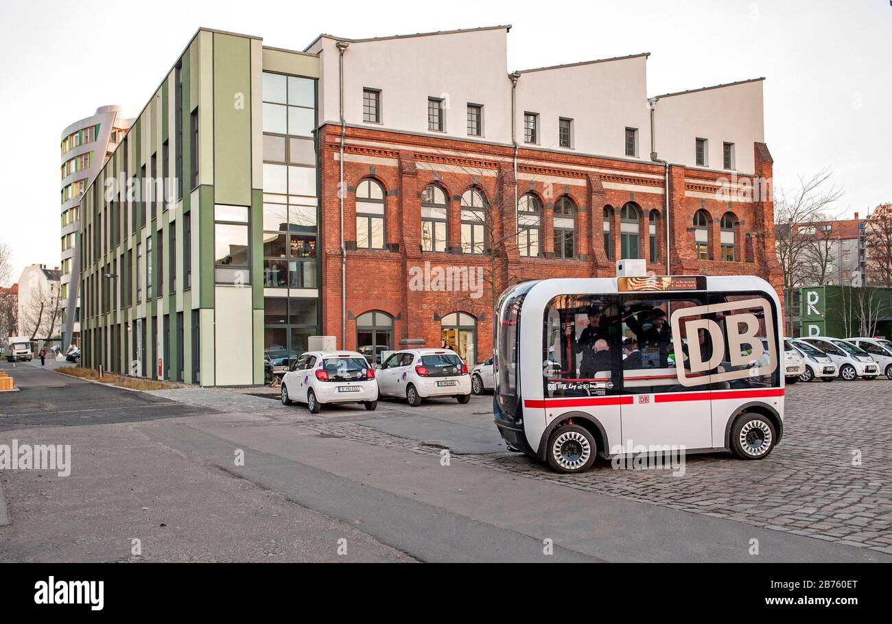 Autonomous shuttle bus hi-res stock photography and images - Alamy