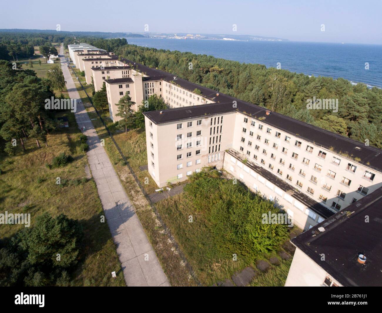 Building complex prora beach resort hi-res stock photography and images ...
