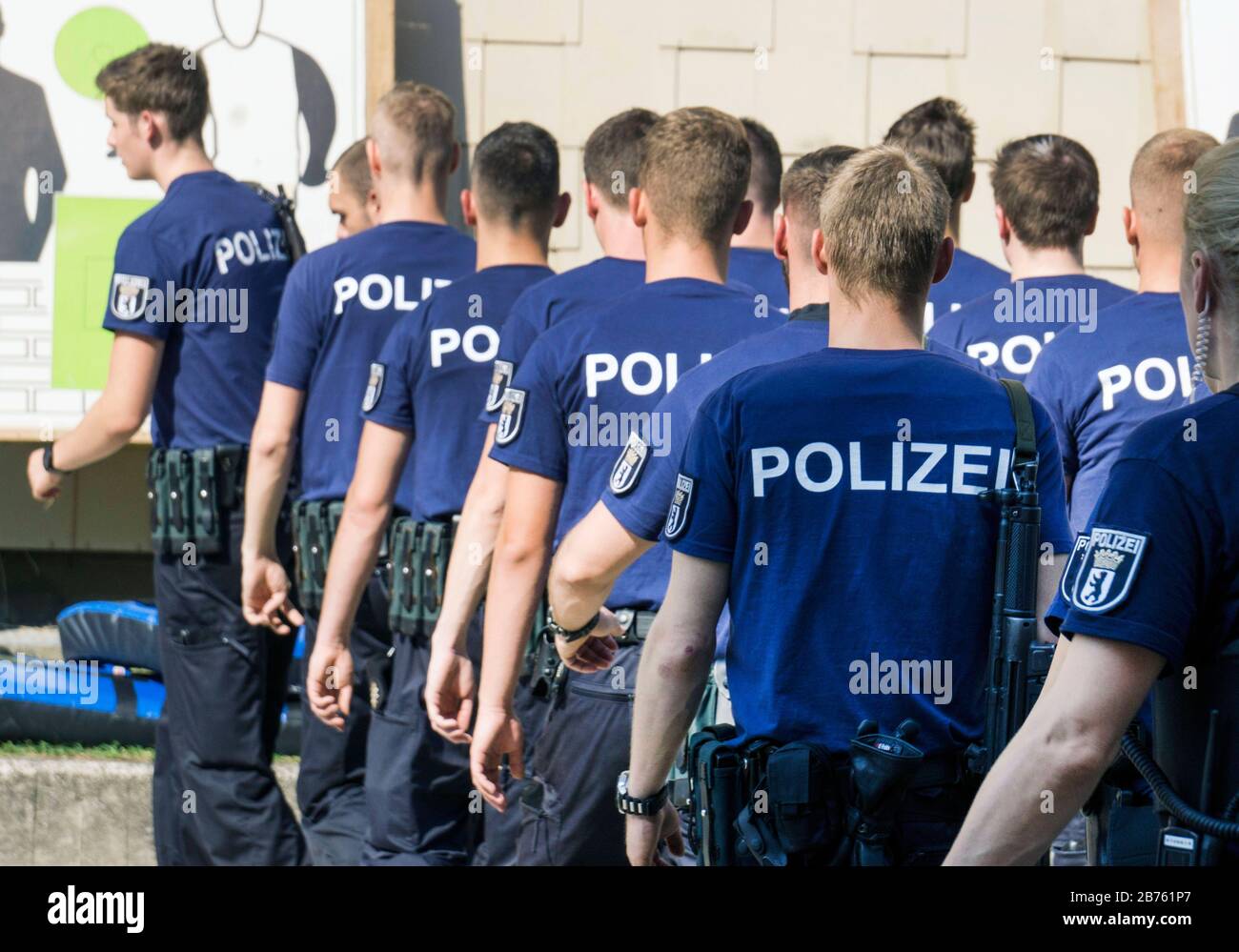 Police training exercise hi-res stock photography and images - Alamy
