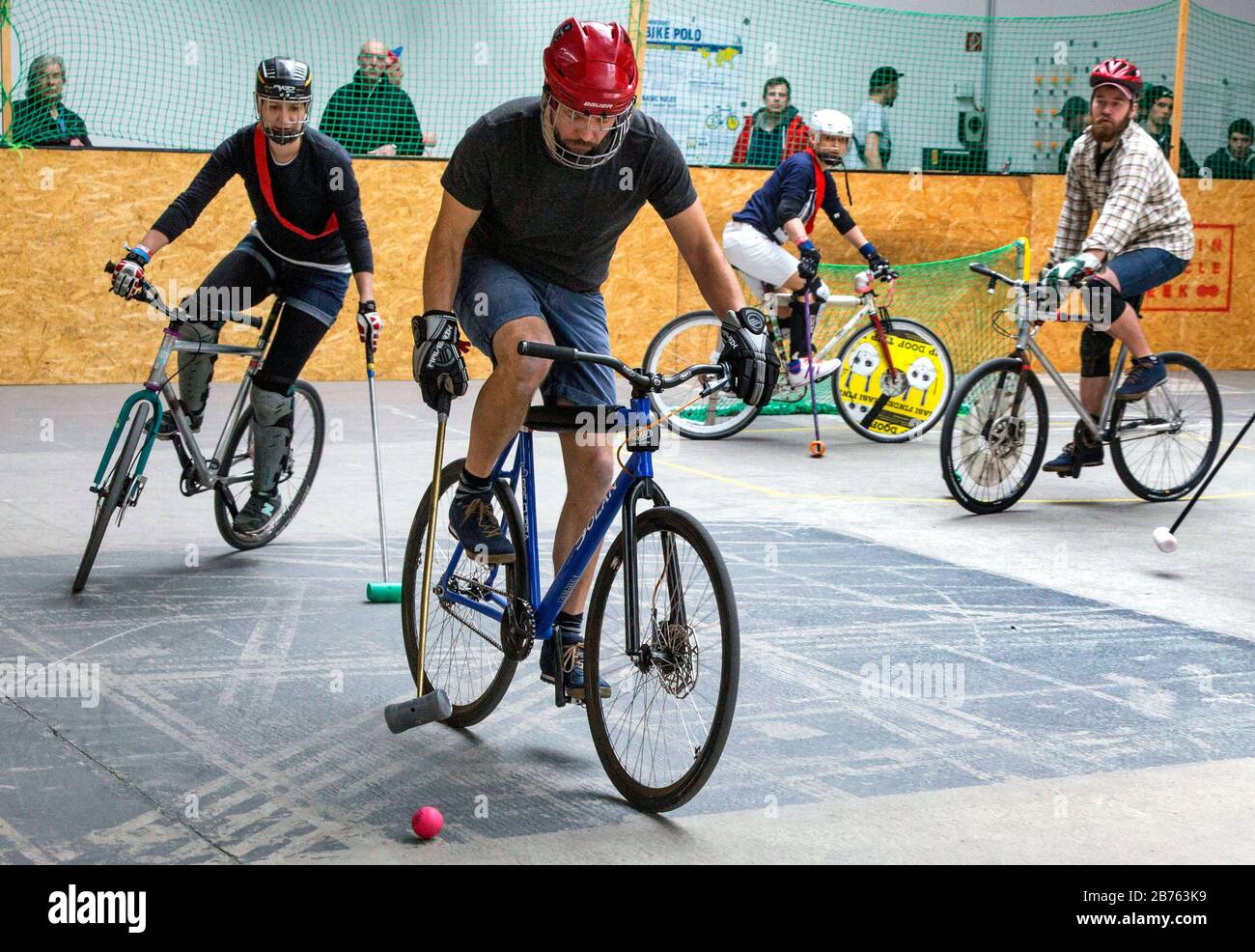 Bike polo hi-res stock photography and images - Alamy