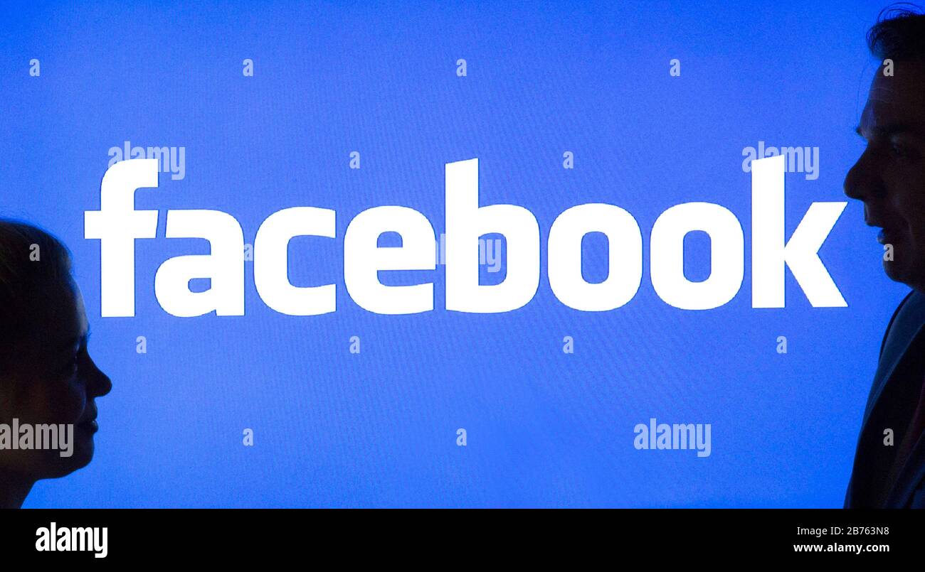 Facebook logo security hi-res stock photography and images - Alamy