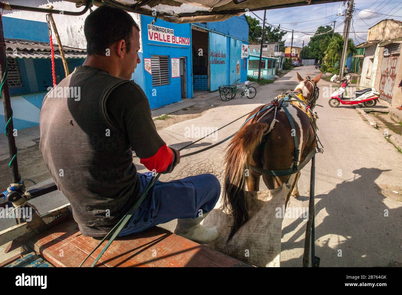 Horse drawn carriage transportation hi-res stock photography and images ...