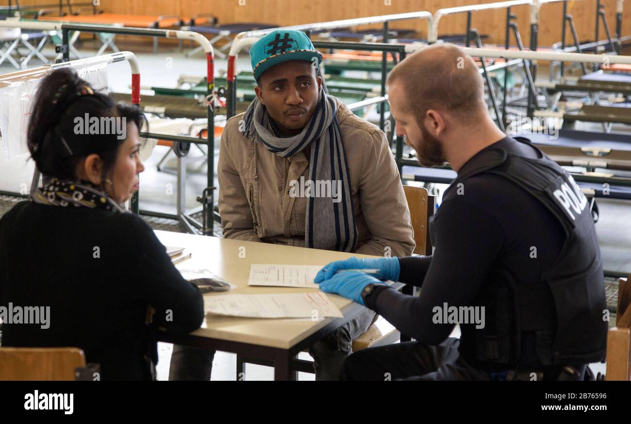 Police officer interview hi-res stock photography and images - Alamy