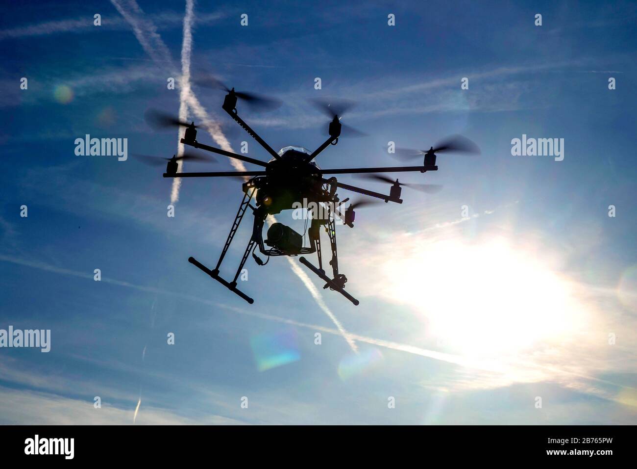 Octocopter hi-res stock photography and images - Alamy