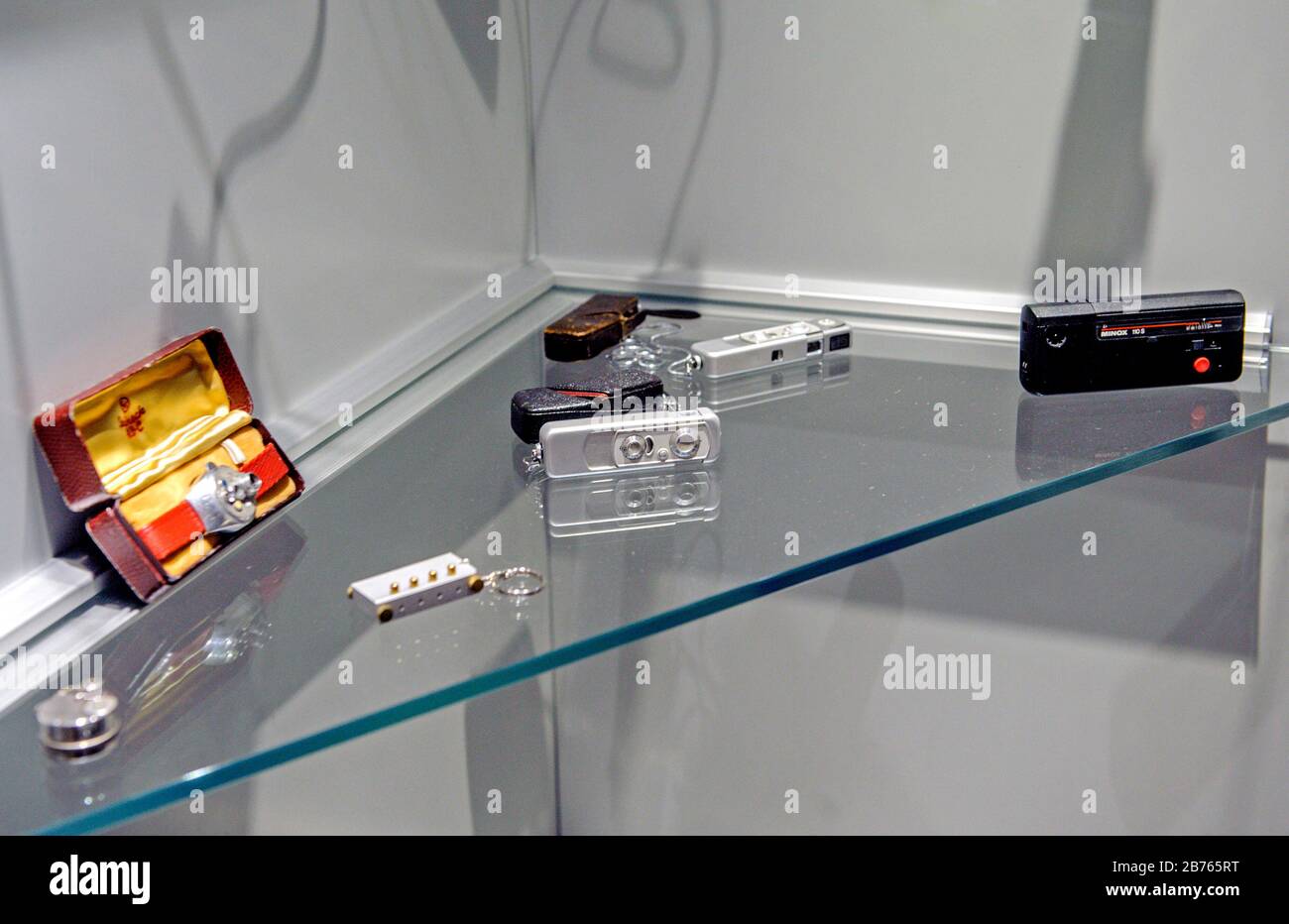 Cold war camera hi-res stock photography and images - Alamy