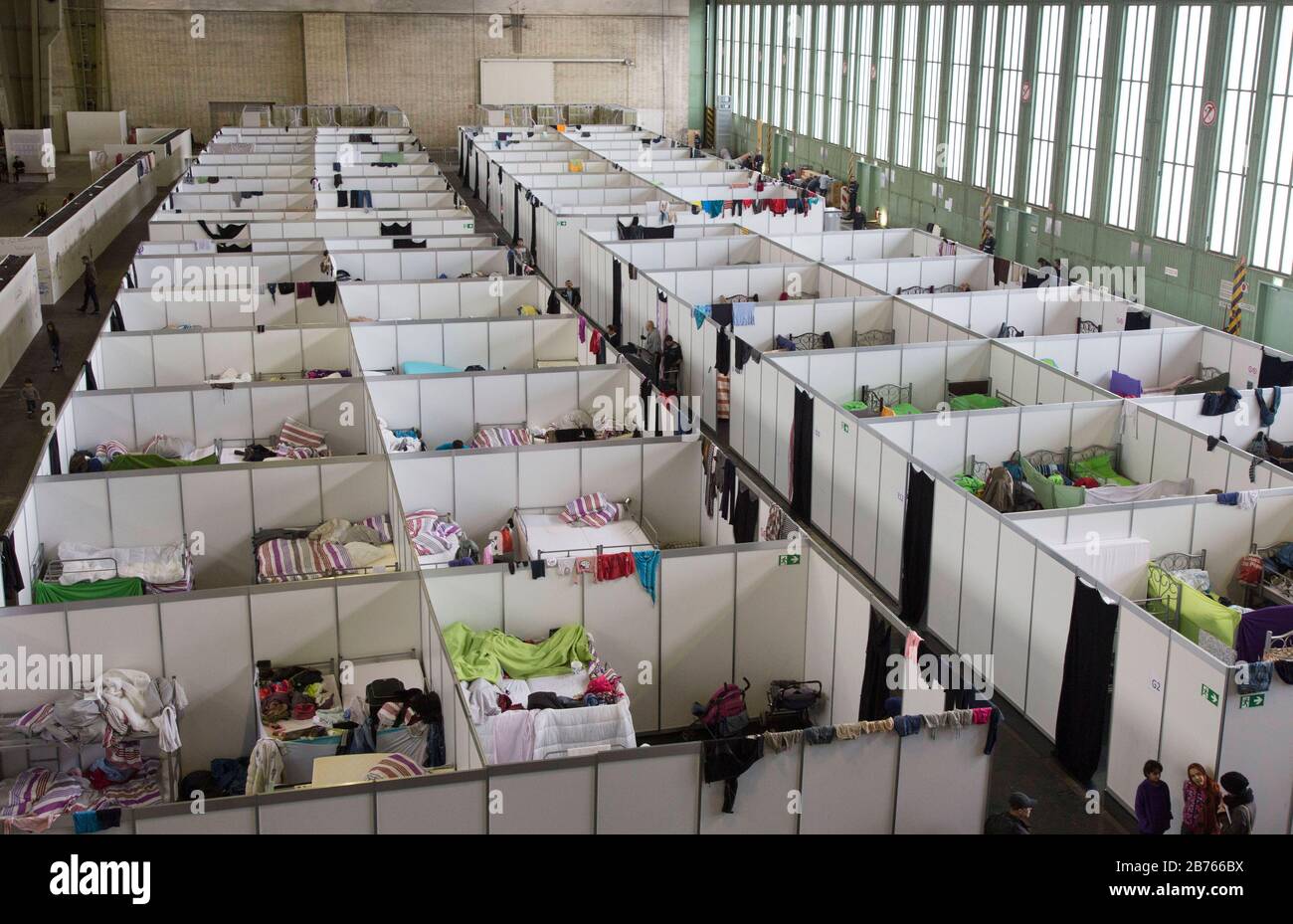 Refugee beds hi-res stock photography and images - Alamy