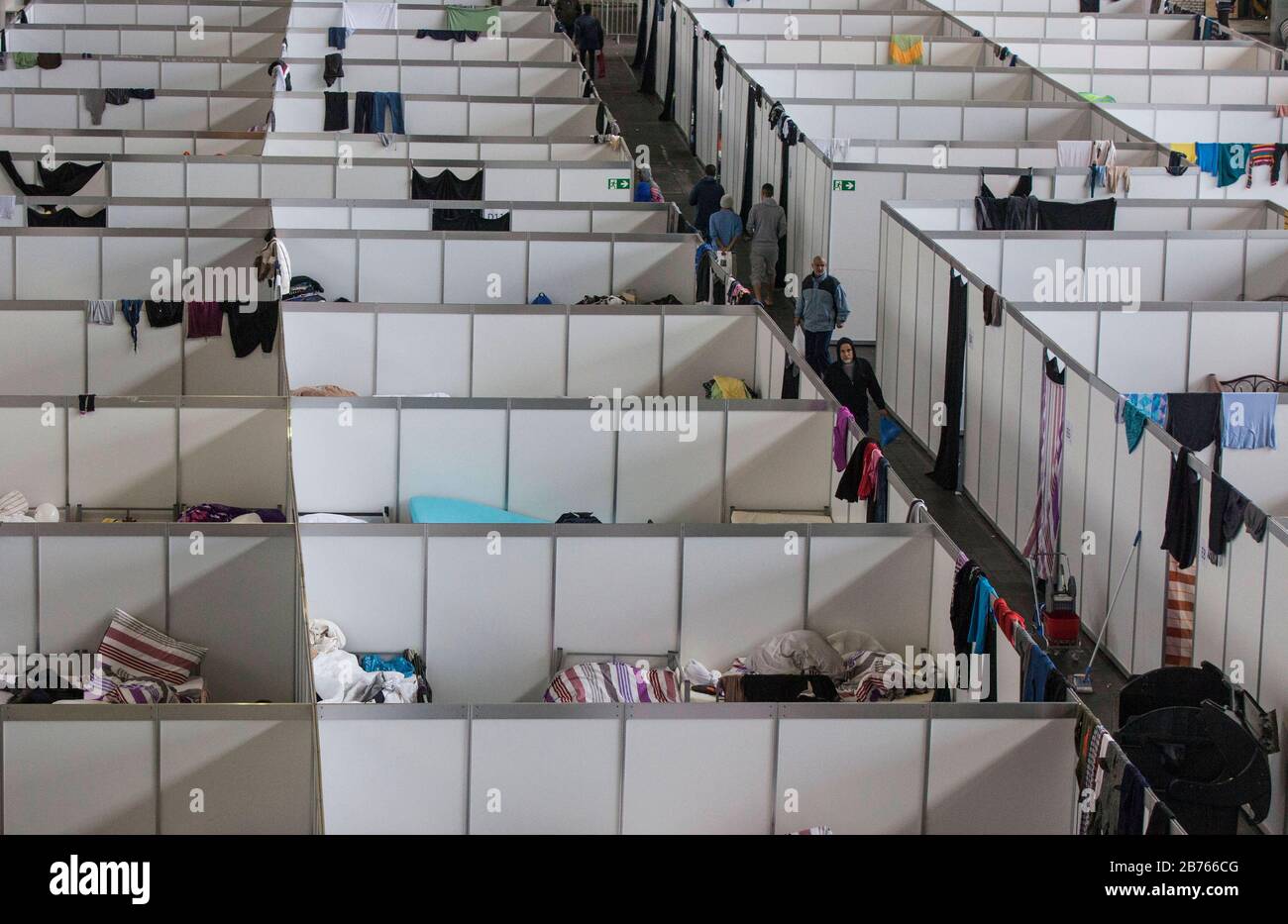 Refugee beds hi-res stock photography and images - Alamy