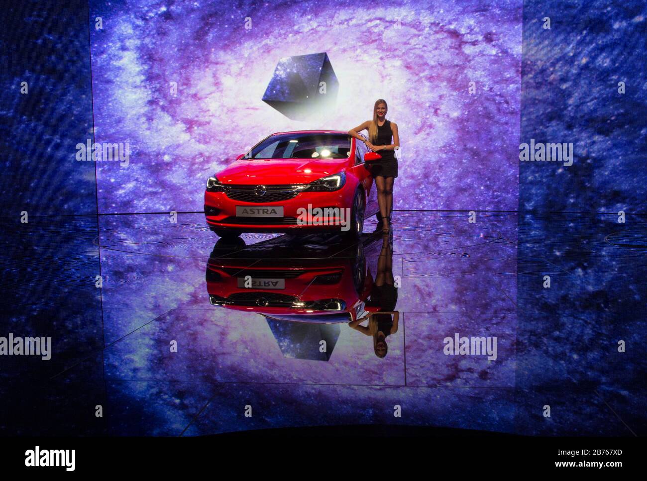 Car show hostess hi-res stock photography and images - Alamy